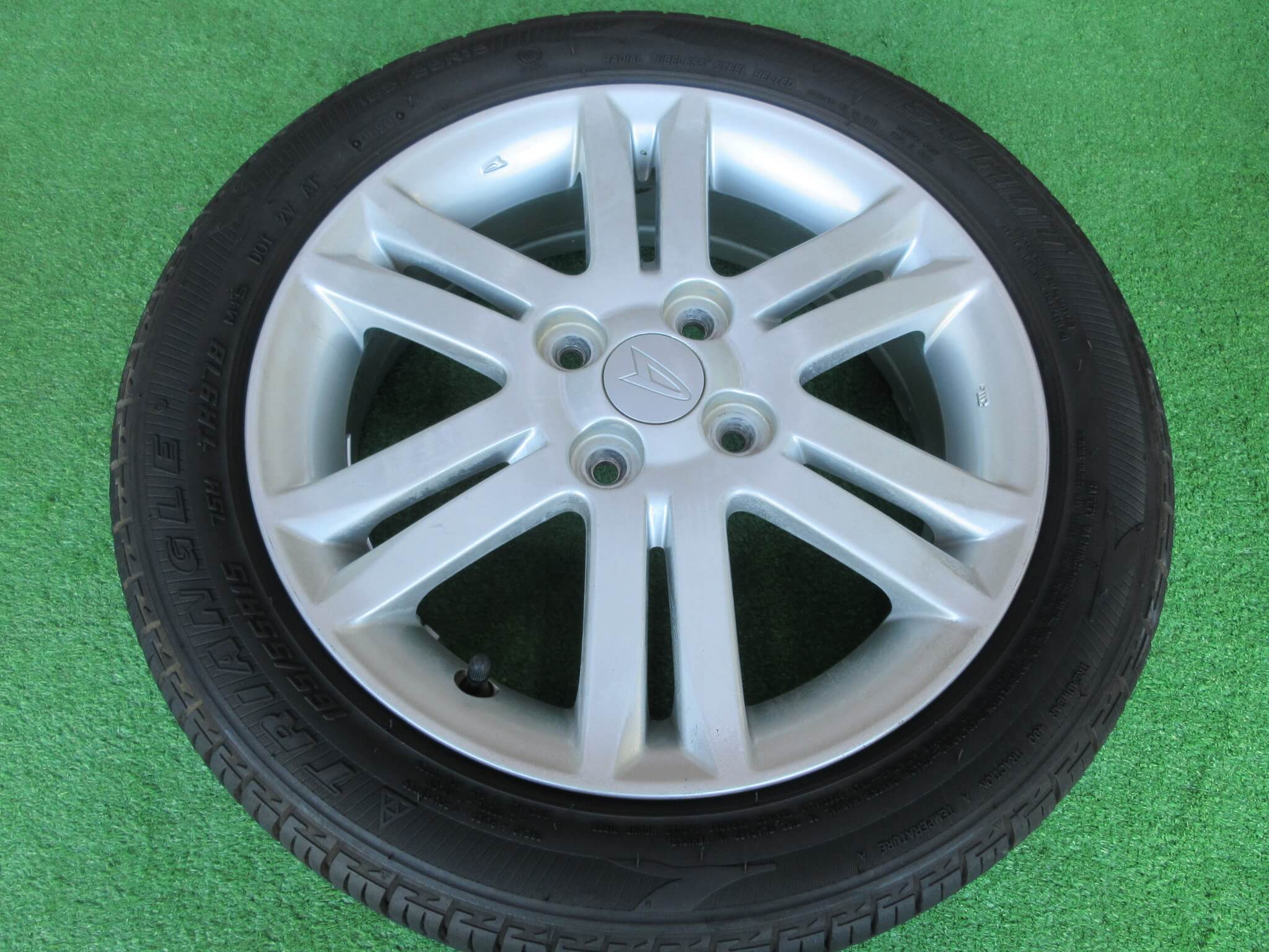 ダイハツ タント純正ホイール トライアングル TR978