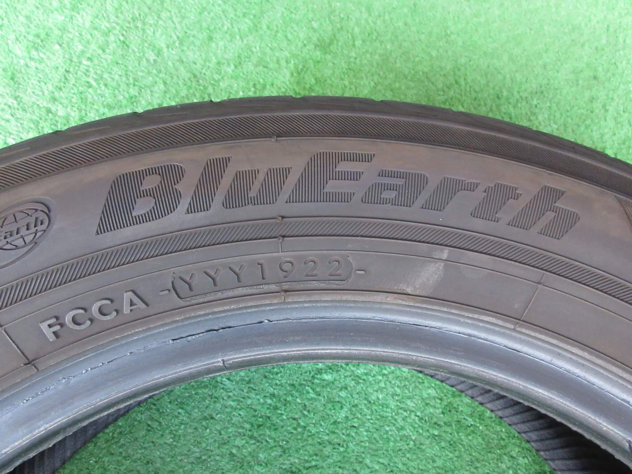 ヨコハマ ブルーアースAE01