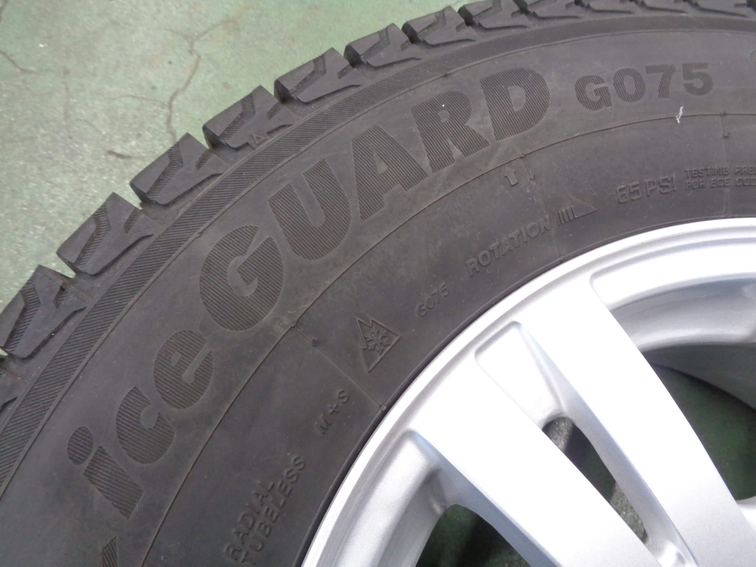 ヨコハマ アイスガードSUV G075