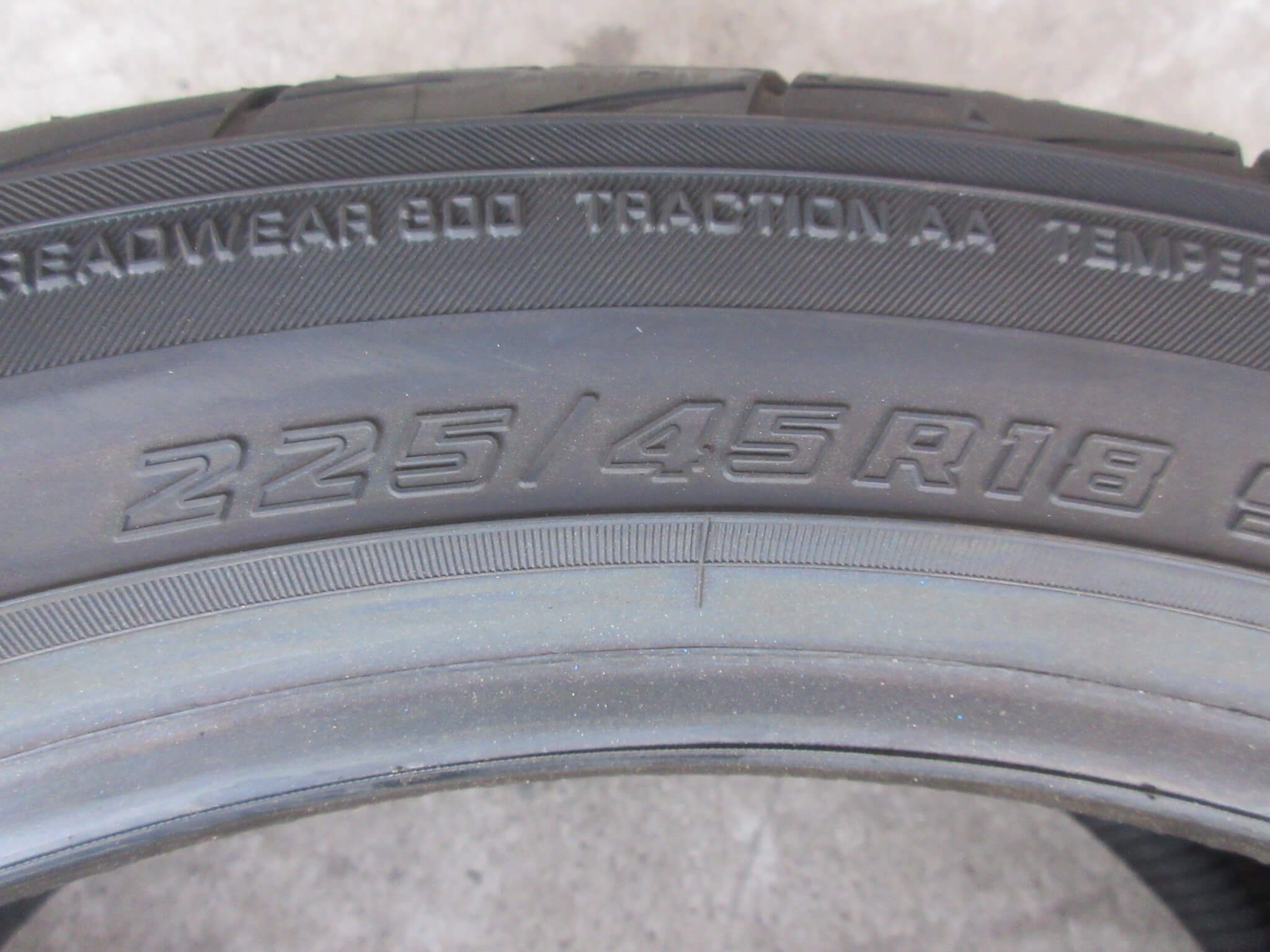 ヨコハマ アドバンV701