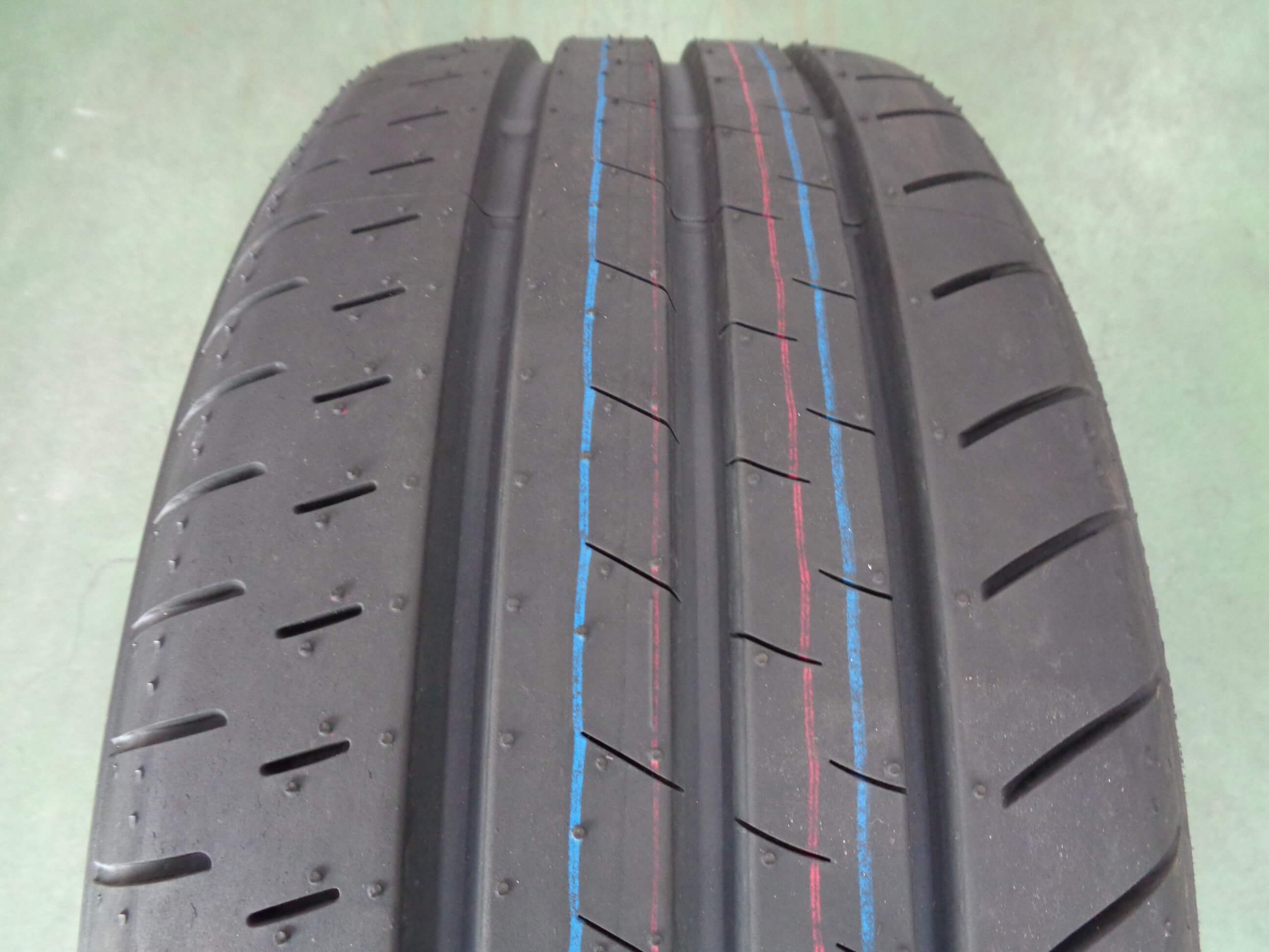 ブリヂストン トランザ T002