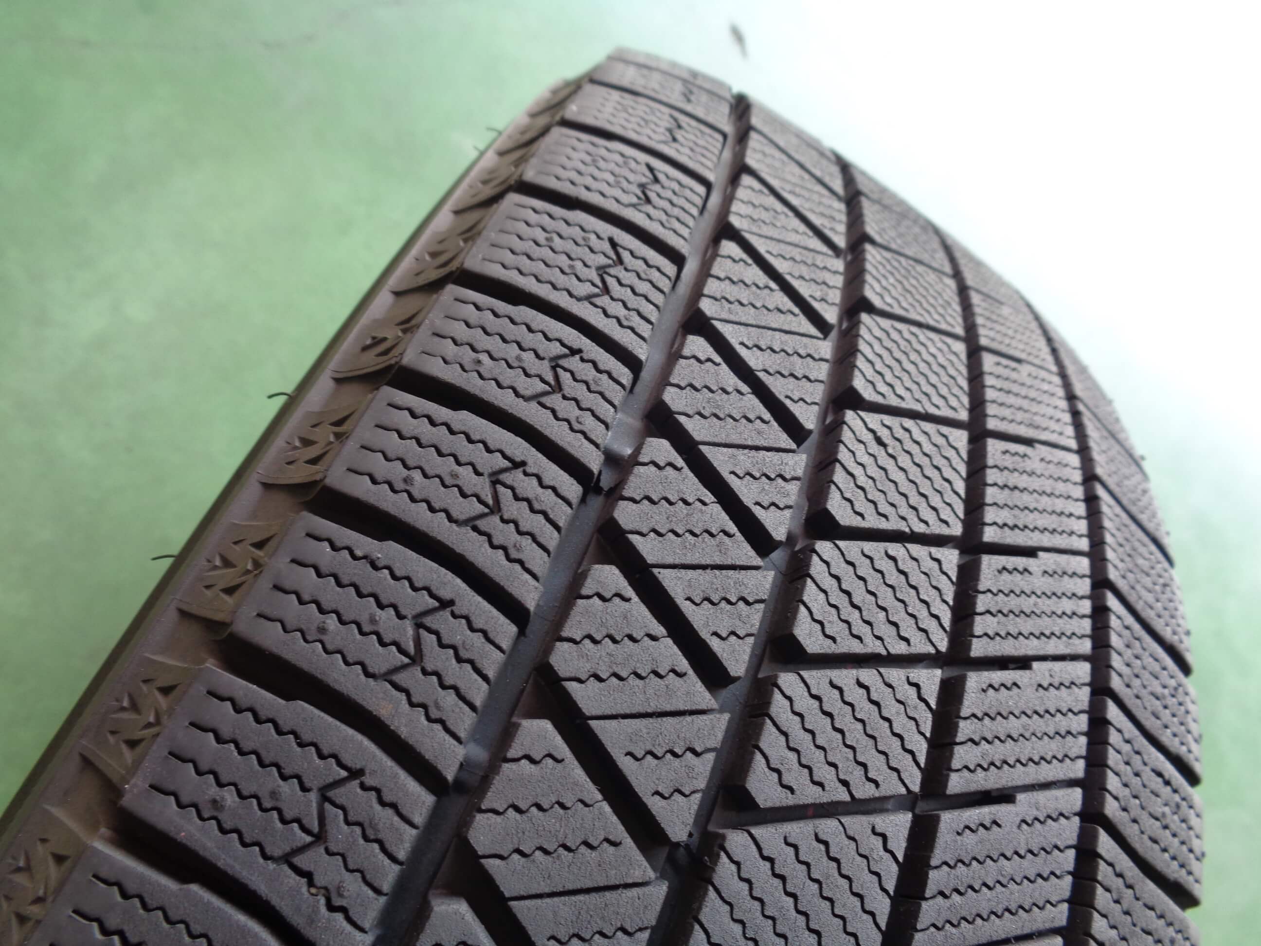 ザックJP202 ブリヂストン ブリザックVRX3